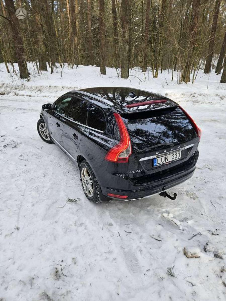 Black Volvo XC60 2015 in Vilnius, with an engine capacity of 2.40 L and mileage of 225 thousand km for 13800 €, photo 3 on AUTOMOTO.COM.LV