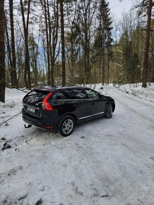 Black Volvo XC60 2015 in Vilnius, with an engine capacity of 2.40 L and mileage of 225 thousand km for 13800 €, photo 4 on AUTOMOTO.COM.LV