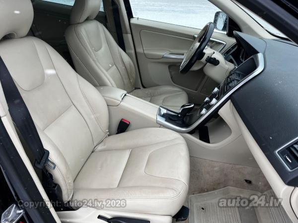 Melns Volvo XC60 2015 Tallina, ar dzinēja tilpumu 2.40 L un nobraukumu 217 tūkst. km par 12900 €, foto 5 vietnē AUTOMOTO.COM.LV