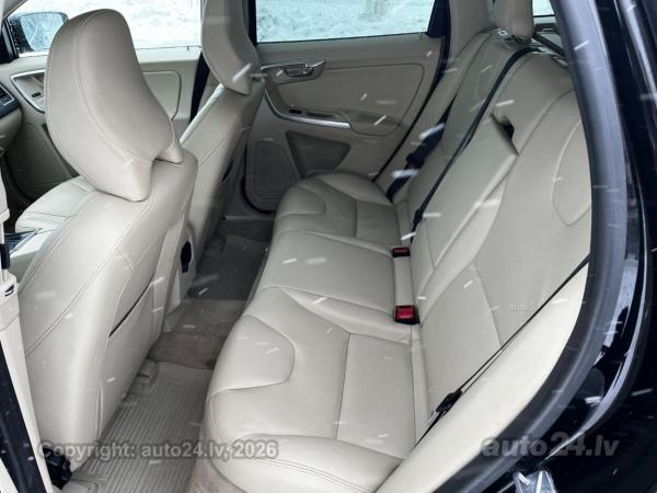 Melns Volvo XC60 2015 Tallina, ar dzinēja tilpumu 2.40 L un nobraukumu 217 tūkst. km par 12900 €, foto 9 vietnē AUTOMOTO.COM.LV