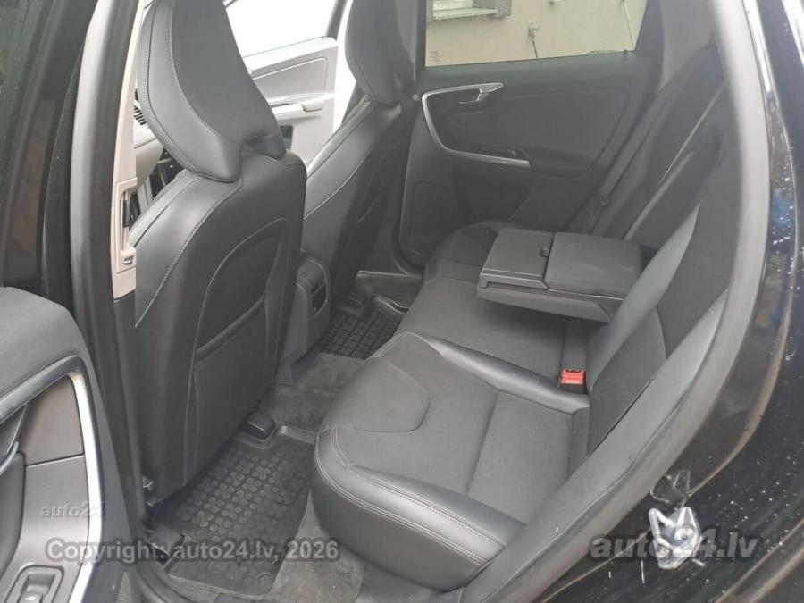 Black Volvo XC60 2015 in Tallinn, with an engine capacity of 2.40 L and mileage of 214 thousand km for 15000 €, photo 10 on AUTOMOTO.COM.LV