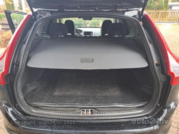 Melns Volvo XC60 2015 Tallina, ar dzinēja tilpumu 2.40 L un nobraukumu 214 tūkst. km par 15000 €, foto 11 vietnē AUTOMOTO.COM.LV