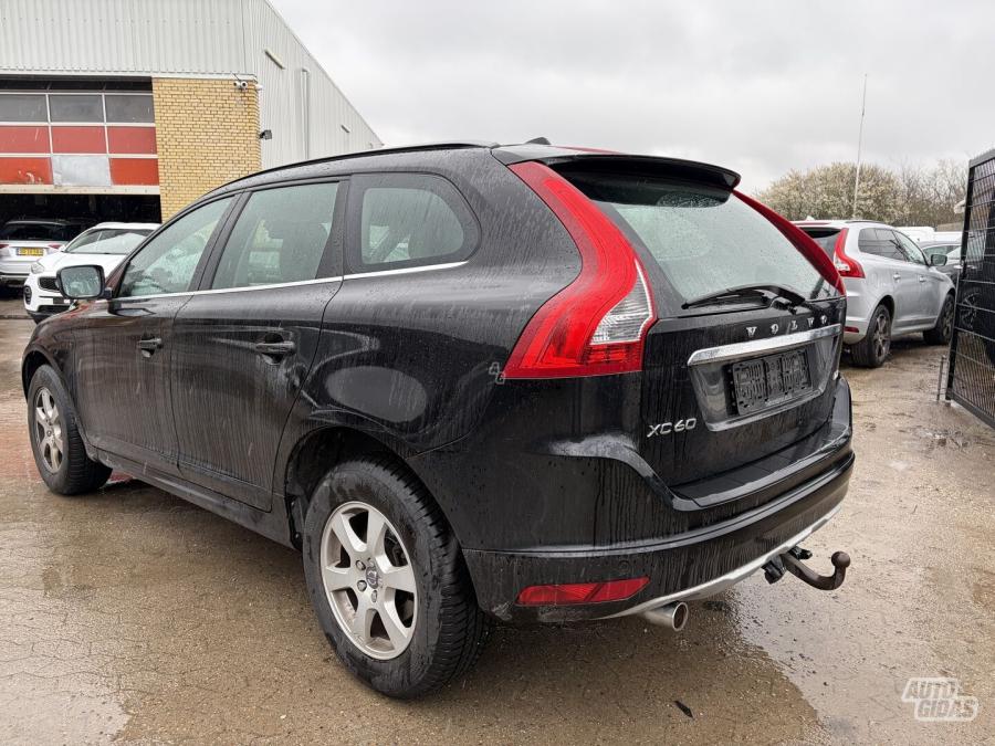 Melns Volvo XC60 2015 Viļņa, ar dzinēja tilpumu 2.00 L un nobraukumu 282 tūkst. km par 9600 €, foto 5 vietnē AUTOMOTO.COM.LV