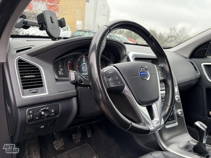 Melns Volvo XC60 2015 Viļņa, ar dzinēja tilpumu 2.00 L un nobraukumu 282 tūkst. km par 9600 €, foto 13 vietnē AUTOMOTO.COM.LV