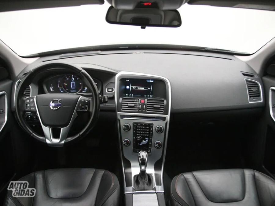 Black Volvo XC60 2015 in Vilnius, with an engine capacity of 2.00 L and mileage of 205 thousand km for 14899 €, photo 3 on AUTOMOTO.COM.LV