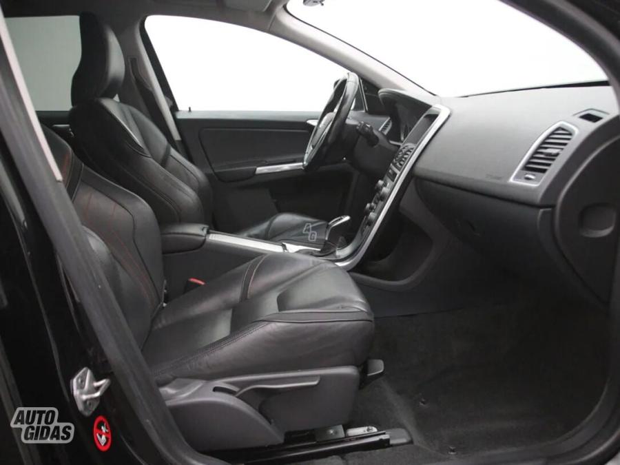 Black Volvo XC60 2015 in Vilnius, with an engine capacity of 2.00 L and mileage of 205 thousand km for 14899 €, photo 15 on AUTOMOTO.COM.LV