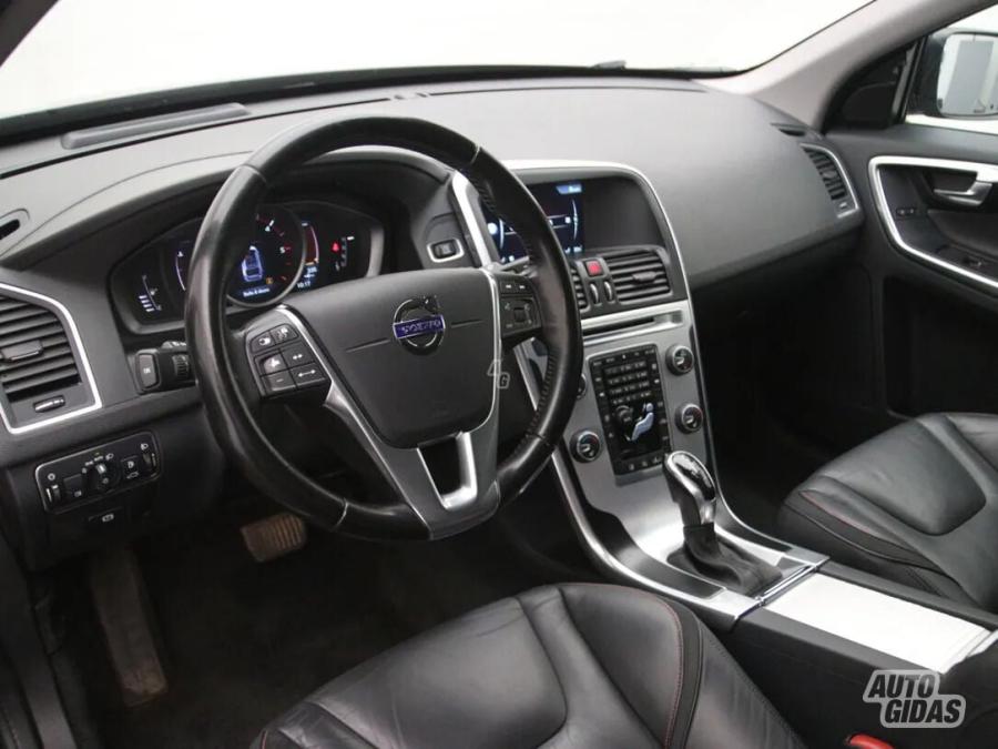Black Volvo XC60 2015 in Vilnius, with an engine capacity of 2.00 L and mileage of 205 thousand km for 14899 €, photo 17 on AUTOMOTO.COM.LV