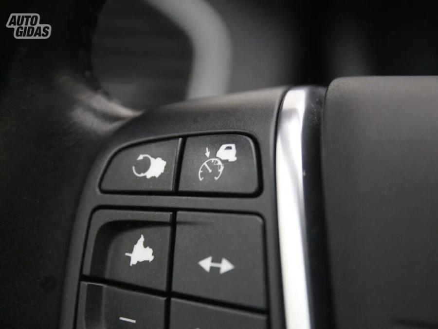 Black Volvo XC60 2015 in Vilnius, with an engine capacity of 2.00 L and mileage of 205 thousand km for 14899 €, photo 33 on AUTOMOTO.COM.LV