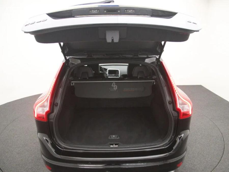 Black Volvo XC60 2015 in Vilnius, with an engine capacity of 2.00 L and mileage of 205 thousand km for 14899 €, photo 38 on AUTOMOTO.COM.LV