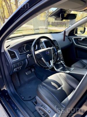 Black Volvo XC60 2015 in Riga, with an engine capacity of 2.40 L and mileage of 242 thousand km for 16550 €, photo 11 on AUTOMOTO.COM.LV