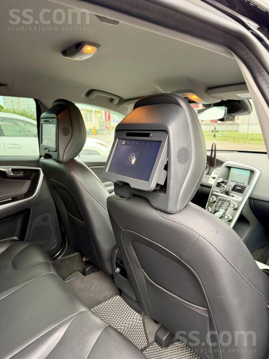 Black Volvo XC60 2015 in Riga, with an engine capacity of 2.40 L and mileage of 242 thousand km for 16550 €, photo 21 on AUTOMOTO.COM.LV