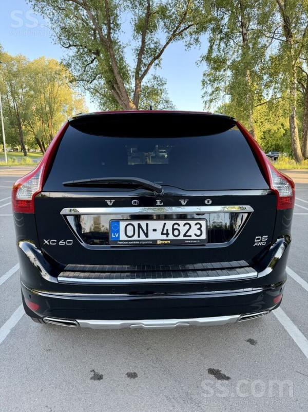 Black Volvo XC60 2015 in Riga, with an engine capacity of 2.40 L and mileage of 242 thousand km for 15650 €, photo 4 on AUTOMOTO.COM.LV