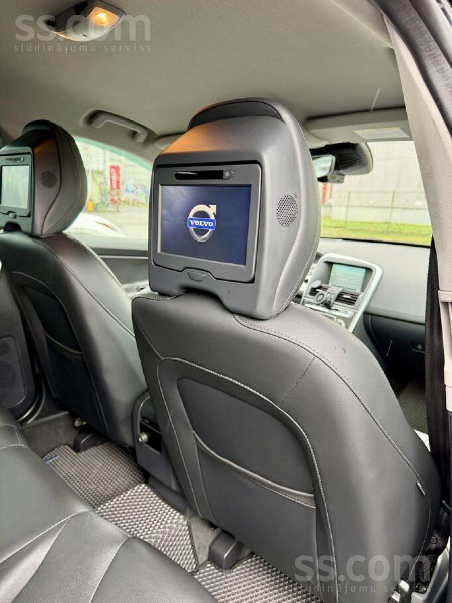 Black Volvo XC60 2015 in Riga, with an engine capacity of 2.40 L and mileage of 242 thousand km for 15650 €, photo 18 on AUTOMOTO.COM.LV