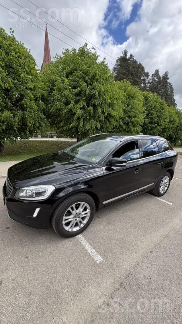 Black Volvo XC60 2015 in Ogre, with an engine capacity of 2.40 L and mileage of 201 thousand km for 14500 €, photo 2 on AUTOMOTO.COM.LV