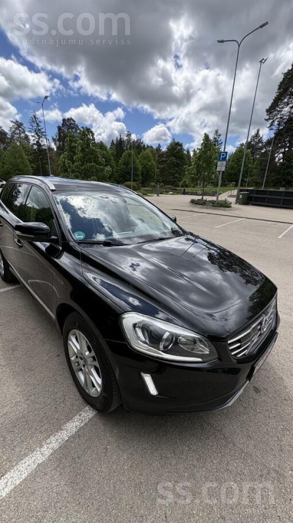 Black Volvo XC60 2015 in Ogre, with an engine capacity of 2.40 L and mileage of 201 thousand km for 14500 €, photo 3 on AUTOMOTO.COM.LV