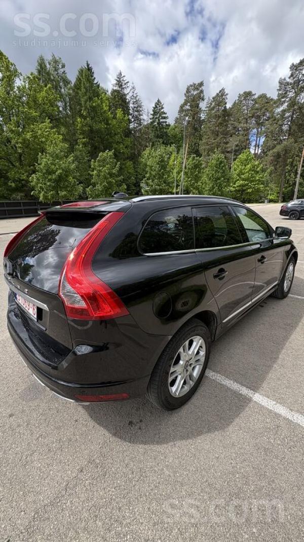Black Volvo XC60 2015 in Ogre, with an engine capacity of 2.40 L and mileage of 201 thousand km for 14500 €, photo 7 on AUTOMOTO.COM.LV