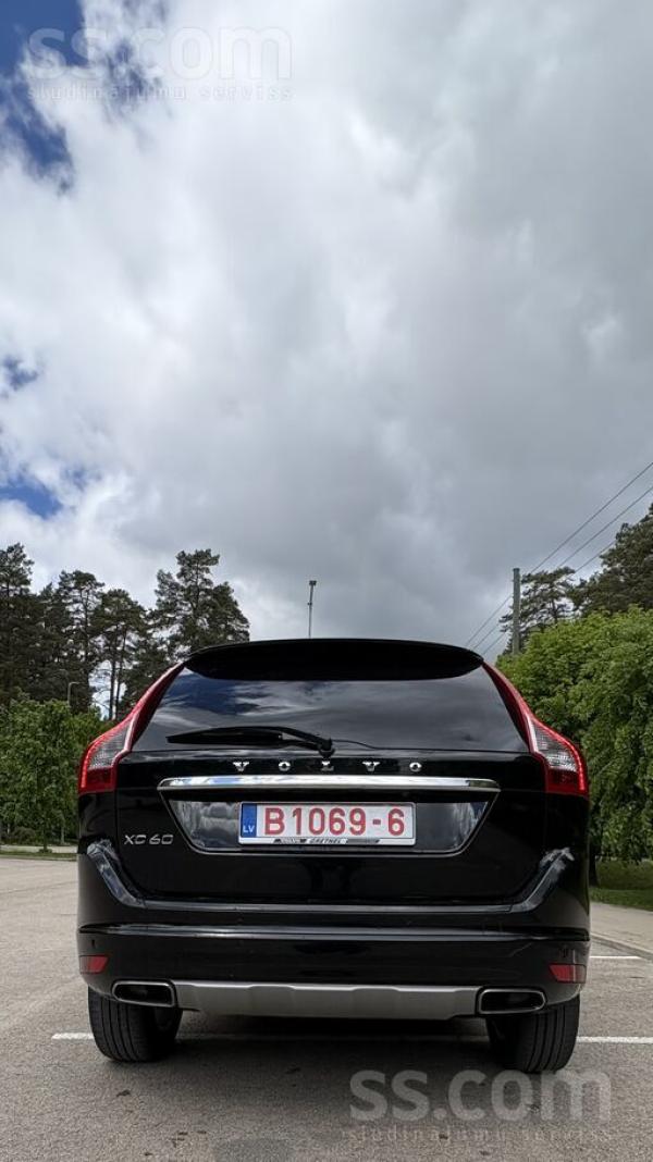 Black Volvo XC60 2015 in Ogre, with an engine capacity of 2.40 L and mileage of 201 thousand km for 14500 €, photo 8 on AUTOMOTO.COM.LV