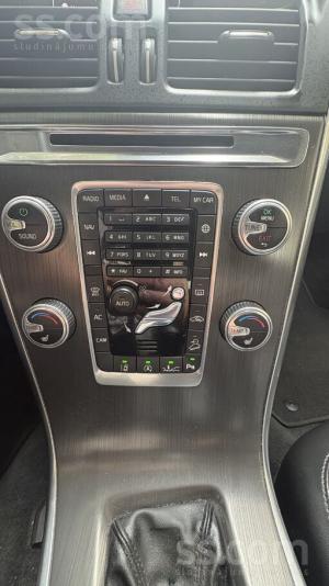 Melns Volvo XC60 2015 Ogre, ar dzinēja tilpumu 2.40 L un nobraukumu 201 tūkst. km par 14500 €, foto 16 vietnē AUTOMOTO.COM.LV