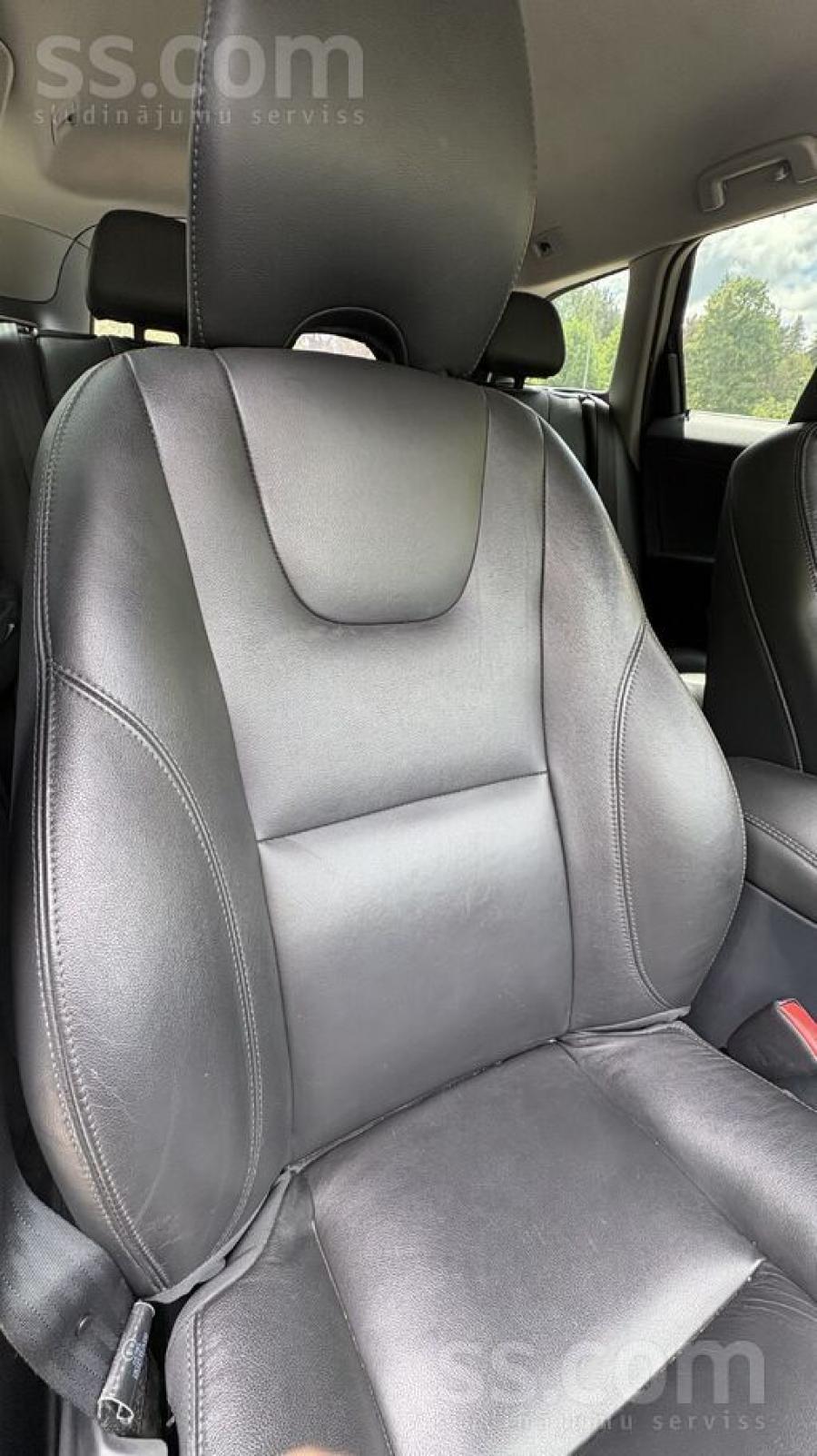 Melns Volvo XC60 2015 Ogre, ar dzinēja tilpumu 2.40 L un nobraukumu 201 tūkst. km par 14500 €, foto 17 vietnē AUTOMOTO.COM.LV