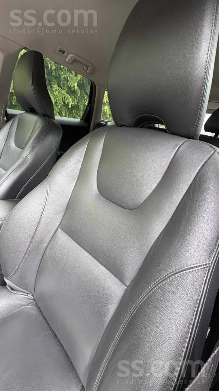 Melns Volvo XC60 2015 Ogre, ar dzinēja tilpumu 2.40 L un nobraukumu 201 tūkst. km par 14500 €, foto 24 vietnē AUTOMOTO.COM.LV