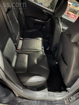 Melns Volvo XC60 2015 Ogre, ar dzinēja tilpumu 2.40 L un nobraukumu 201 tūkst. km par 14500 €, foto 34 vietnē AUTOMOTO.COM.LV