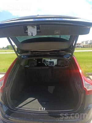 Melns Volvo XC60 2015 Aizkraukle, ar dzinēja tilpumu 2.00 L un nobraukumu 331 tūkst. km par 9550 €, foto 10 vietnē AUTOMOTO.COM.LV