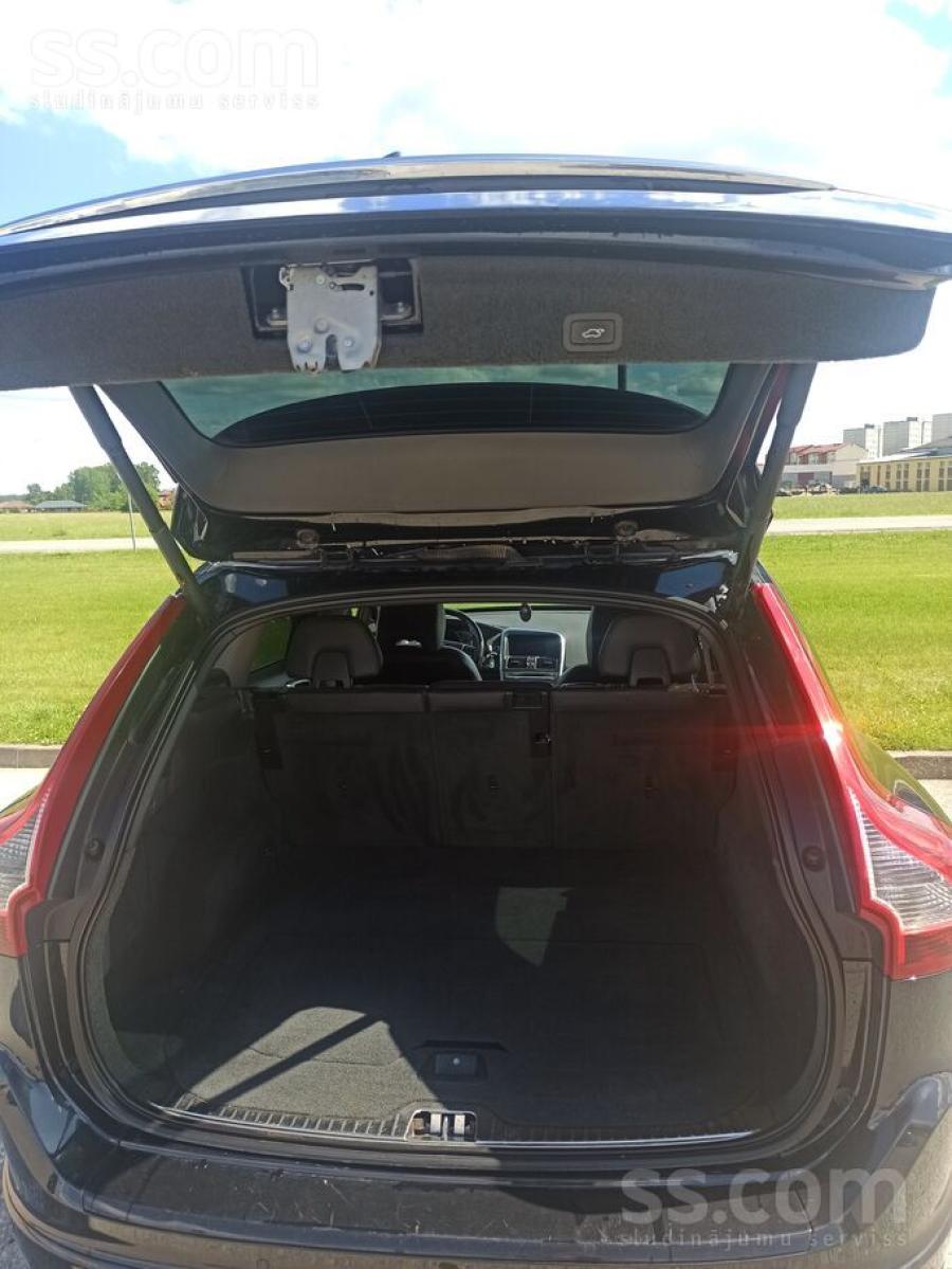 Melns Volvo XC60 2015 Aizkraukle, ar dzinēja tilpumu 2.00 L un nobraukumu 331 tūkst. km par 9550 €, foto 10 vietnē AUTOMOTO.COM.LV