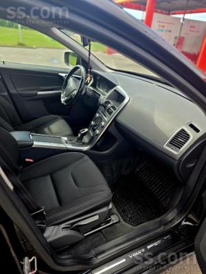 Melns Volvo XC60 2015 Rīga, ar dzinēja tilpumu 2.00 L un nobraukumu 214 tūkst. km par 15000 €, foto 6 vietnē AUTOMOTO.COM.LV