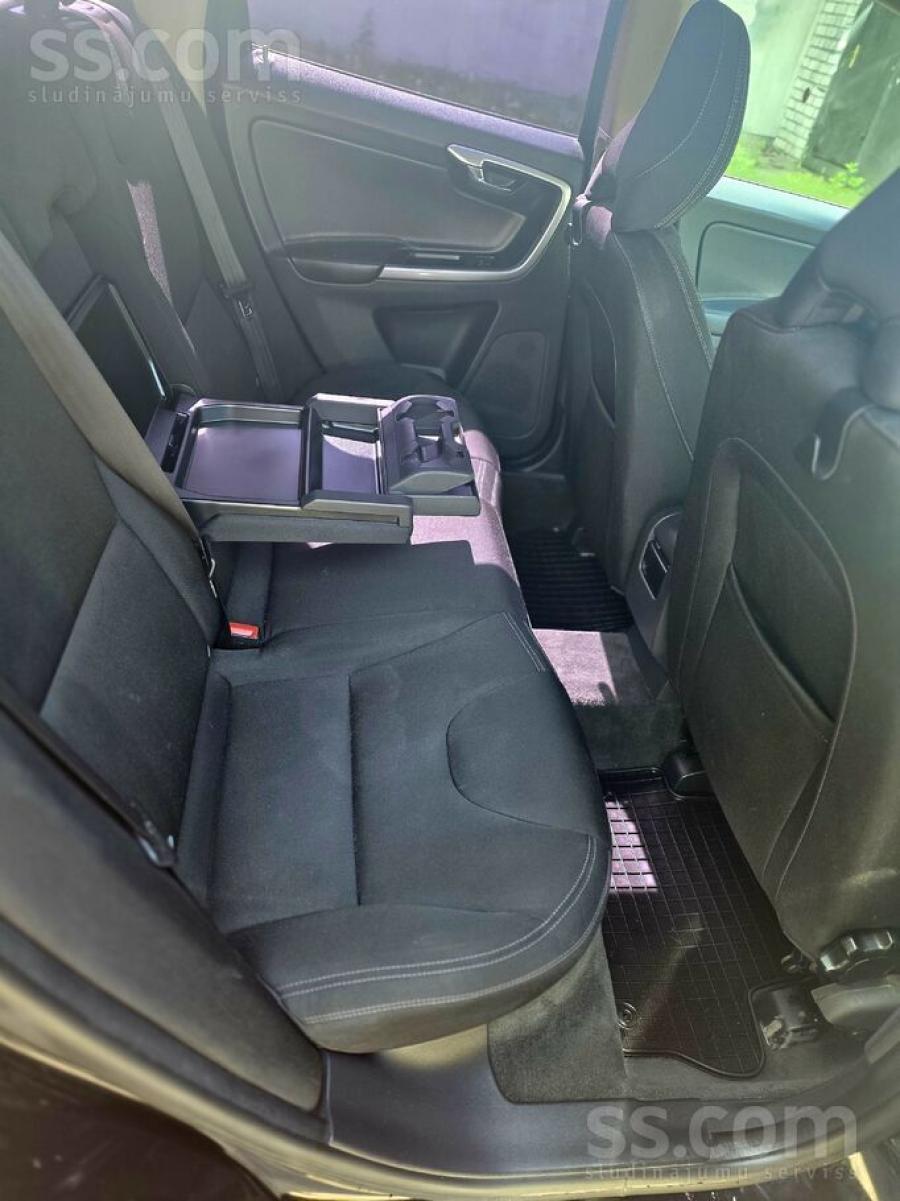 Melns Volvo XC60 2015 Rīga, ar dzinēja tilpumu 2.00 L un nobraukumu 214 tūkst. km par 15000 €, foto 8 vietnē AUTOMOTO.COM.LV