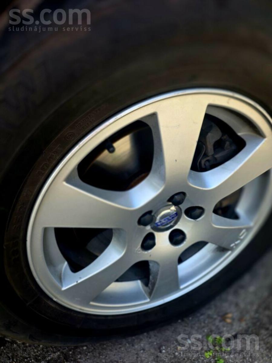 Melns Volvo XC60 2015 Rīga, ar dzinēja tilpumu 2.00 L un nobraukumu 214 tūkst. km par 15000 €, foto 12 vietnē AUTOMOTO.COM.LV