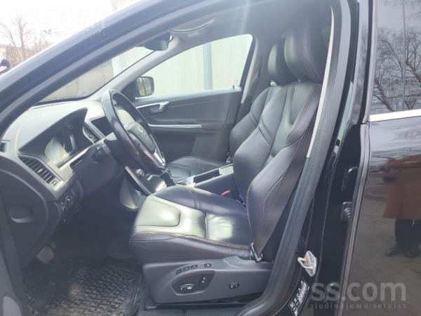 Melns Volvo XC60 2015 Rīga, ar dzinēja tilpumu 2.00 L un nobraukumu 297 tūkst. km par 13500 €, foto 3 vietnē AUTOMOTO.COM.LV