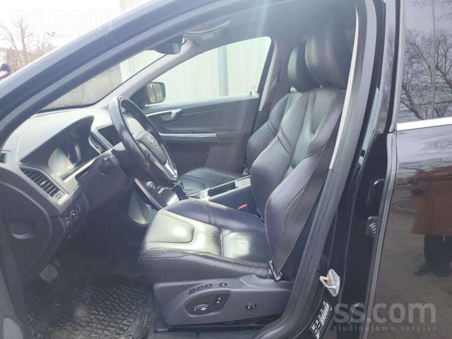 Melns Volvo XC60 2015 Rīga, ar dzinēja tilpumu 2.00 L un nobraukumu 297 tūkst. km par 13500 €, foto 4 vietnē AUTOMOTO.COM.LV