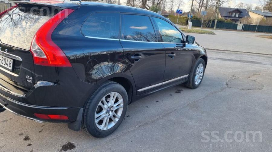 Black Volvo XC60 2015 in Riga, with an engine capacity of 2.40 L and mileage of 331 thousand km for 10500 €, photo 4 on AUTOMOTO.COM.LV