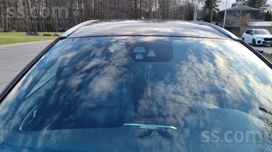 Black Volvo XC60 2015 in Riga, with an engine capacity of 2.40 L and mileage of 331 thousand km for 10500 €, photo 9 on AUTOMOTO.COM.LV