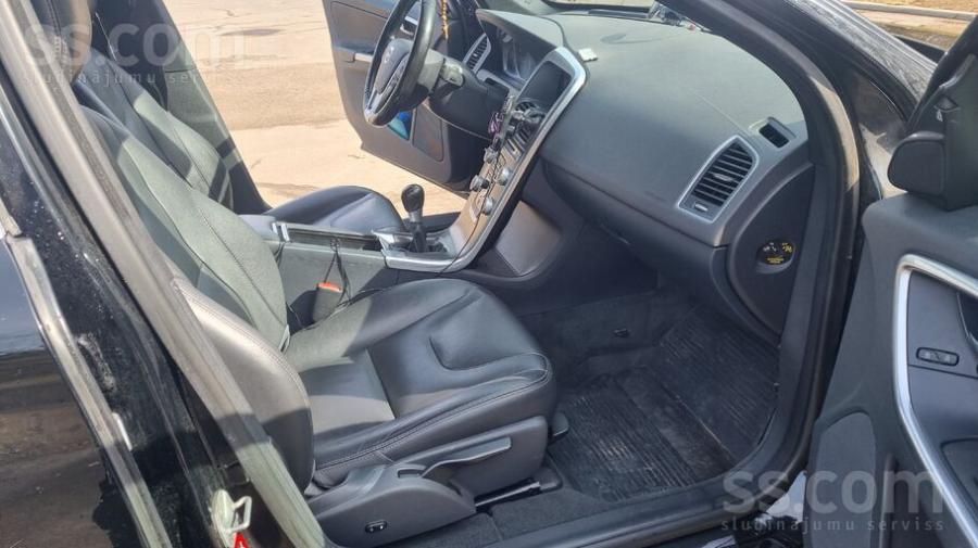 Black Volvo XC60 2015 in Riga, with an engine capacity of 2.40 L and mileage of 331 thousand km for 10500 €, photo 19 on AUTOMOTO.COM.LV