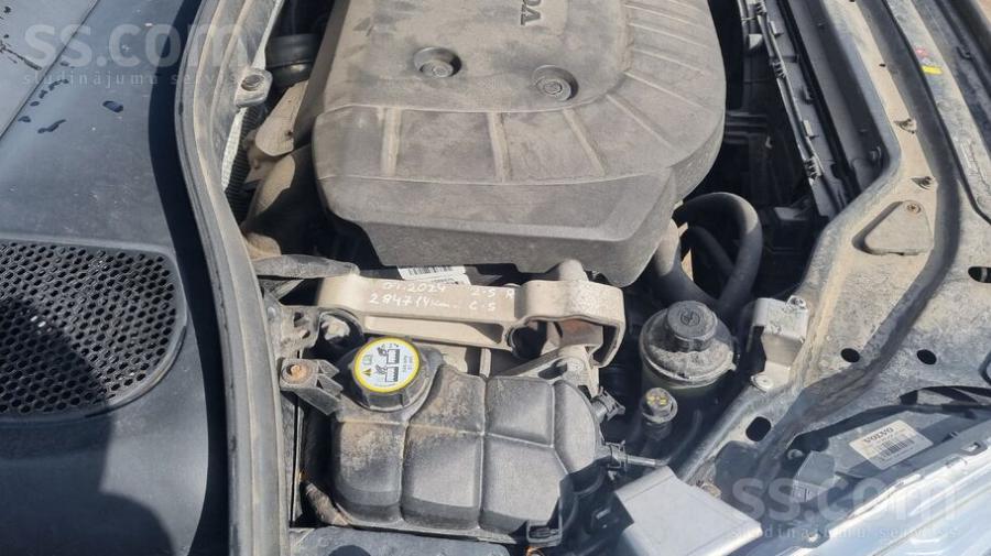 Black Volvo XC60 2015 in Riga, with an engine capacity of 2.40 L and mileage of 331 thousand km for 10500 €, photo 22 on AUTOMOTO.COM.LV