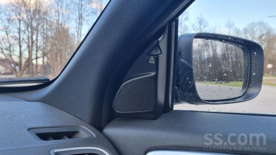 Black Volvo XC60 2015 in Riga, with an engine capacity of 2.40 L and mileage of 331 thousand km for 10500 €, photo 24 on AUTOMOTO.COM.LV