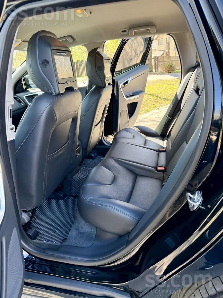 Melns Volvo XC60 2015 Rīga, ar dzinēja tilpumu 2.40 L un nobraukumu 242 tūkst. km par 15000 €, foto 9 vietnē AUTOMOTO.COM.LV