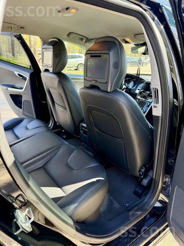Black Volvo XC60 2015 in Riga, with an engine capacity of 2.40 L and mileage of 242 thousand km for 15000 €, photo 9 on AUTOMOTO.COM.LV