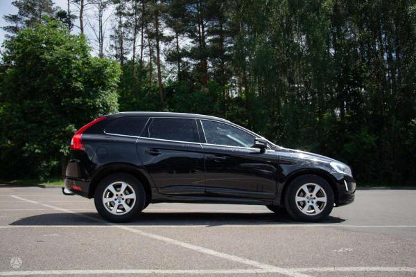 Melns Volvo XC60 2015 Elektrėnai, ar dzinēja tilpumu 2.40 L un nobraukumu 330 tūkst. km par 11950 €, foto 4 vietnē AUTOMOTO.COM.LV