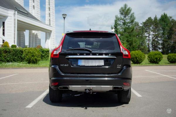 Melns Volvo XC60 2015 Elektrėnai, ar dzinēja tilpumu 2.40 L un nobraukumu 330 tūkst. km par 11950 €, foto 6 vietnē AUTOMOTO.COM.LV