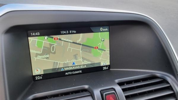 Black Volvo XC60 2015 in Riga, with an engine capacity of 2.00 L and mileage of 179 thousand km for 12700 €, photo 8 on AUTOMOTO.COM.LV