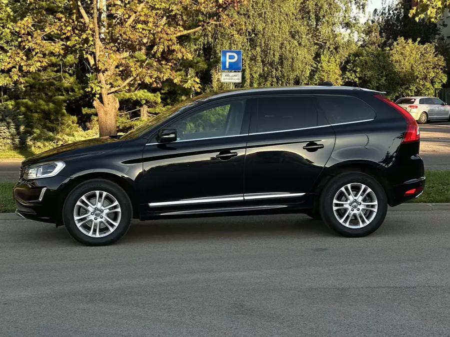 Black Volvo XC60 2015 in Riga, with an engine capacity of 2.40 L and mileage of 213 thousand km for 15000 €, photo 3 on AUTOMOTO.COM.LV
