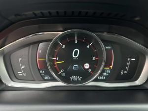 Black Volvo XC60 2015 in Riga, with an engine capacity of 2.40 L and mileage of 213 thousand km for 15000 €, photo 8 on AUTOMOTO.COM.LV