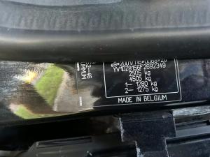 Black Volvo XC60 2015 in Riga, with an engine capacity of 2.40 L and mileage of 213 thousand km for 15000 €, photo 9 on AUTOMOTO.COM.LV