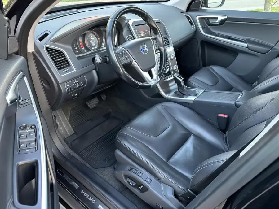 Black Volvo XC60 2015 in Riga, with an engine capacity of 2.40 L and mileage of 213 thousand km for 15000 €, photo 10 on AUTOMOTO.COM.LV