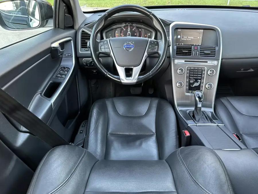 Black Volvo XC60 2015 in Riga, with an engine capacity of 2.40 L and mileage of 213 thousand km for 15000 €, photo 12 on AUTOMOTO.COM.LV