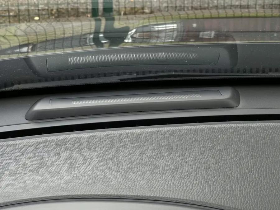 Black Volvo XC60 2015 in Riga, with an engine capacity of 2.40 L and mileage of 213 thousand km for 15000 €, photo 15 on AUTOMOTO.COM.LV