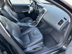 Black Volvo XC60 2015 in Riga, with an engine capacity of 2.40 L and mileage of 213 thousand km for 15000 €, photo 18 on AUTOMOTO.COM.LV