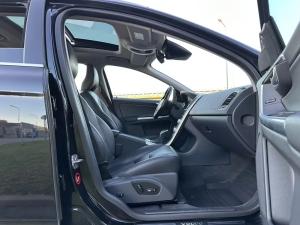 Black Volvo XC60 2015 in Riga, with an engine capacity of 2.40 L and mileage of 213 thousand km for 15000 €, photo 20 on AUTOMOTO.COM.LV
